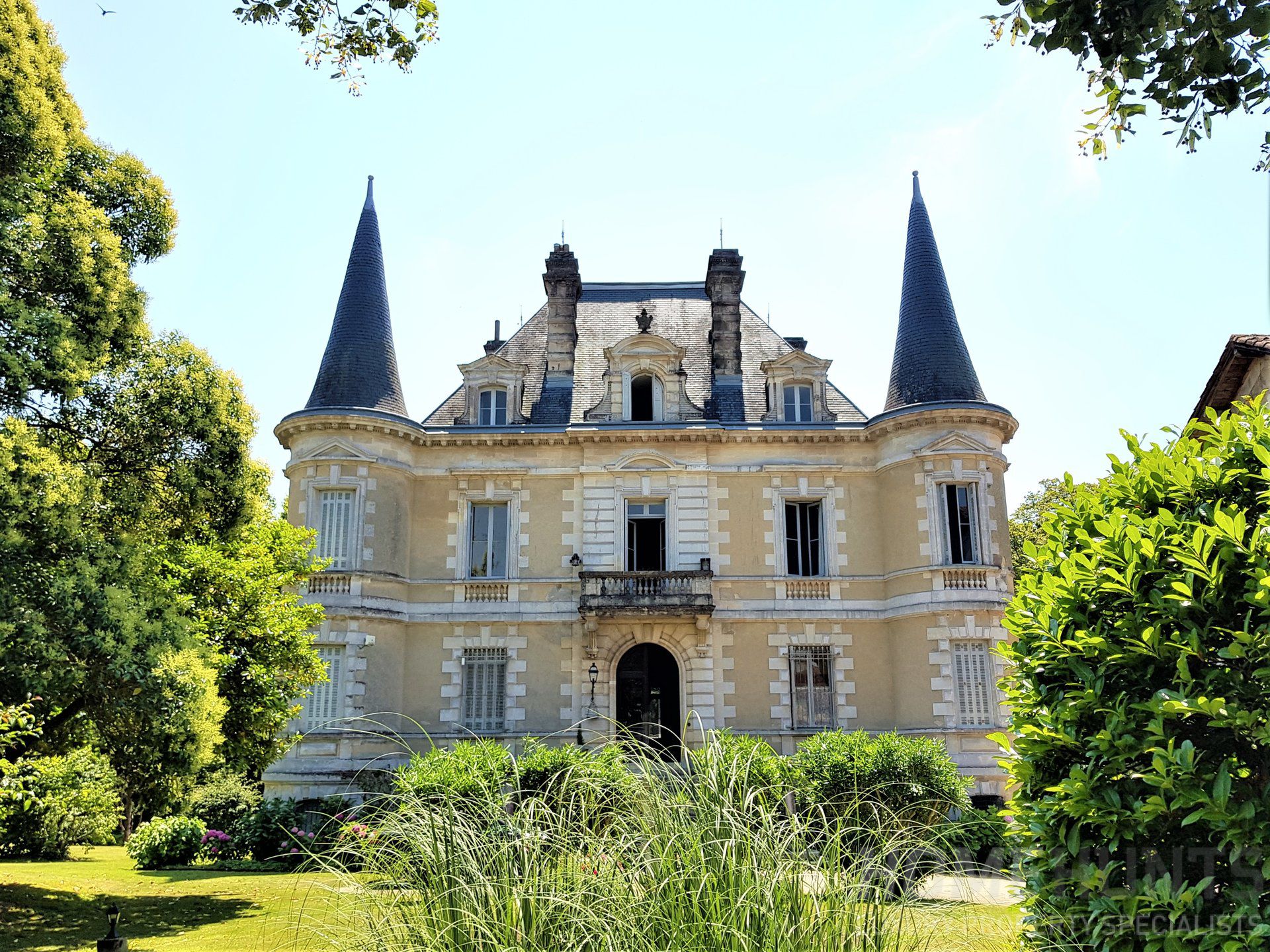 Inside French Castles